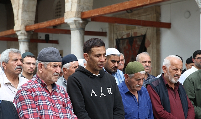 Tokat'ta servis minibüsünün çarpması sonucu ölen 3 yaşındaki çocuğun ... Tokat'ta servis minibüsünün çarpması sonucu ölen 3 yaşındaki çocuğun ...